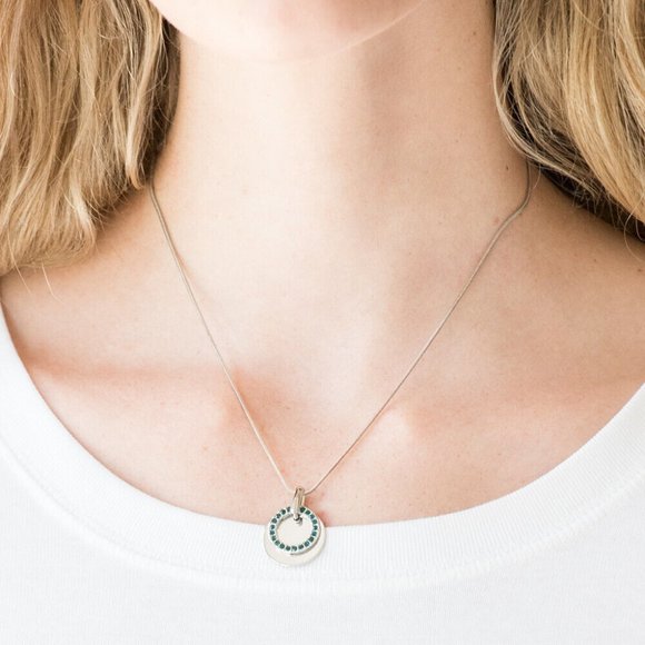 paparazzi | Jewelry | Paparazzi Front And Centered Blue Necklace And ...